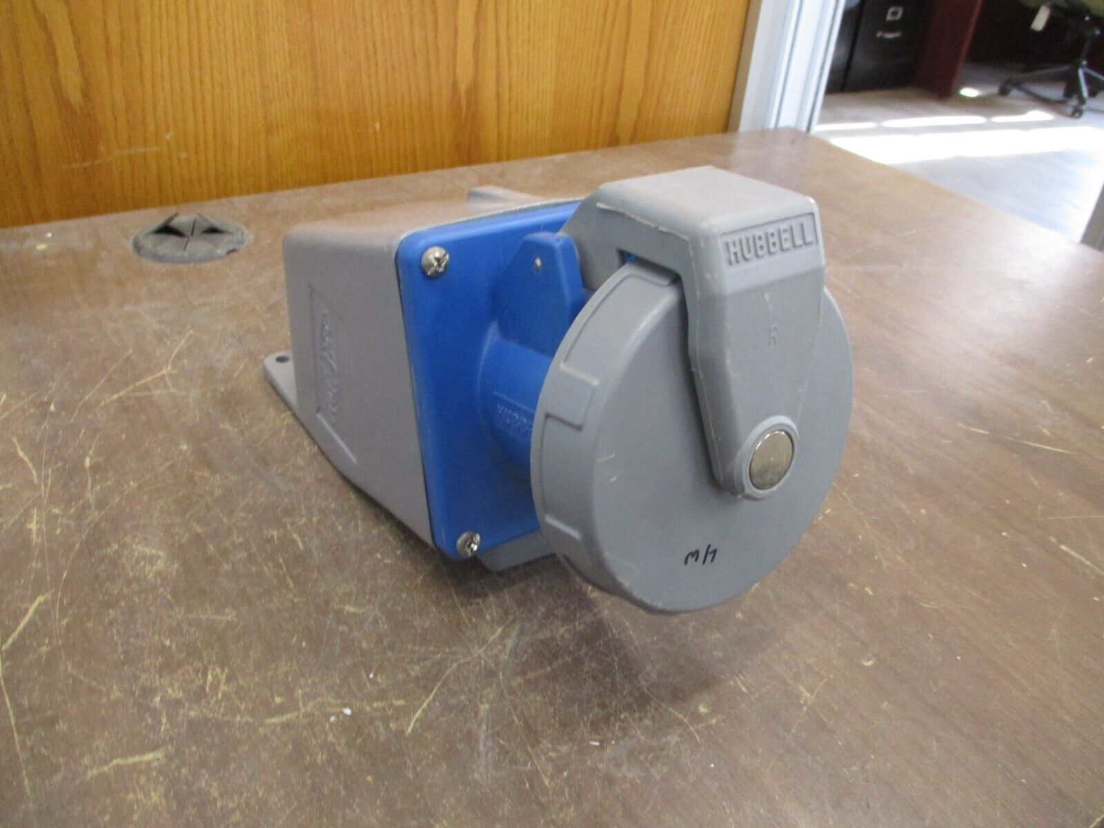 Hubbell Receptacle w/ Base 460R9W 60A 250V Used