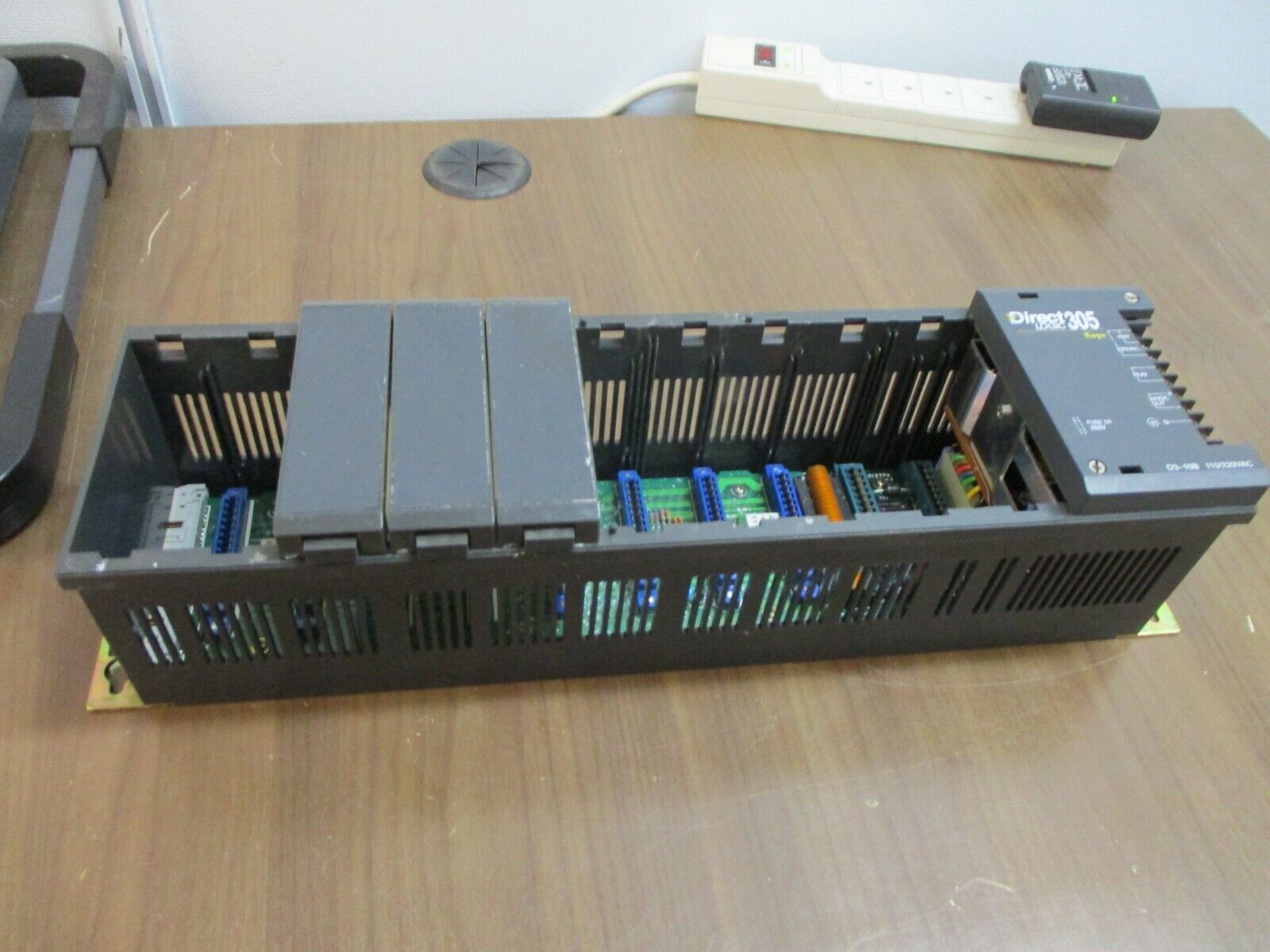 PLC Direct Koyo Direct Logic 305 PLC Rack D3-10B 10-Slot 110/220V Used