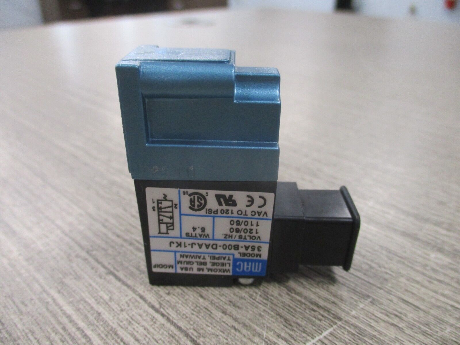 MAC Solenoid Valve 35A-B00-DAAJ-1KJ New Surplus