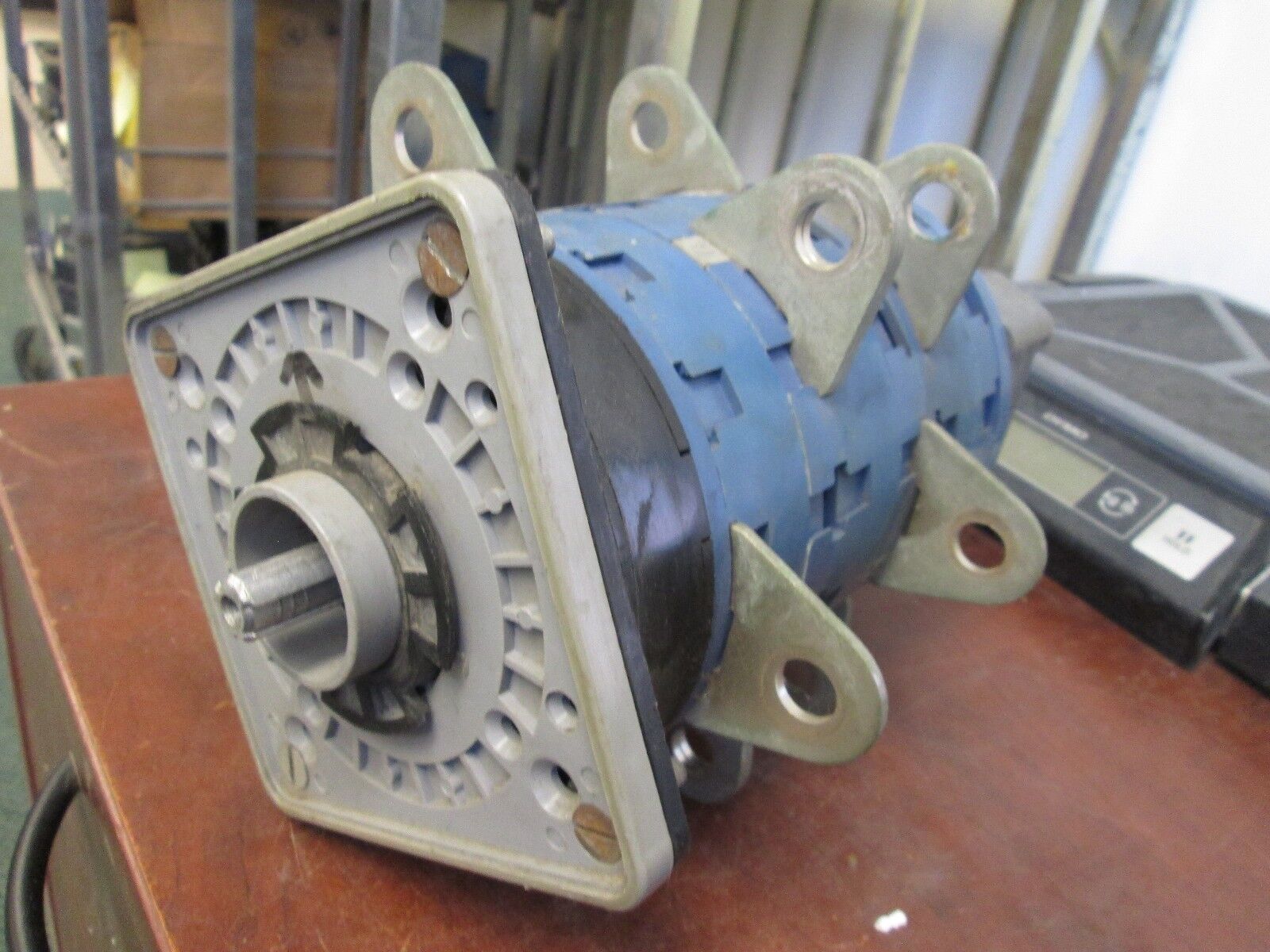 Kraus & Naimer Switch X400 400A 600V Used - Missing Handle