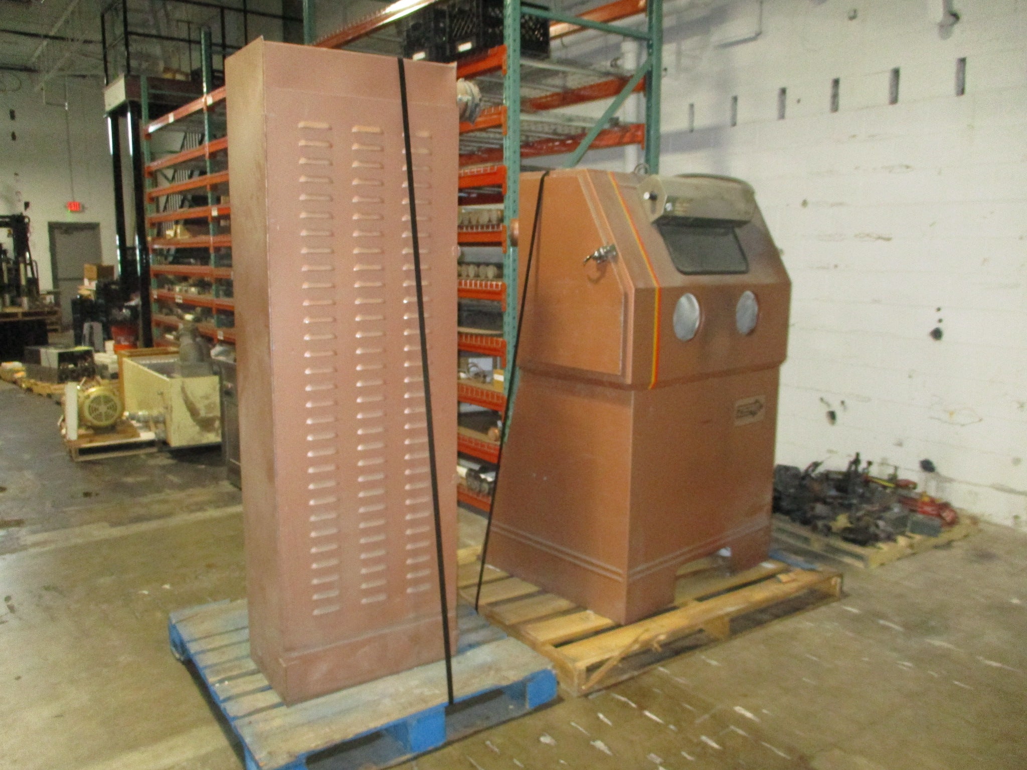 Zero Manufacturing Co. Sand Blaster 55-6 300R/DF 1Ph 115V 1A Used