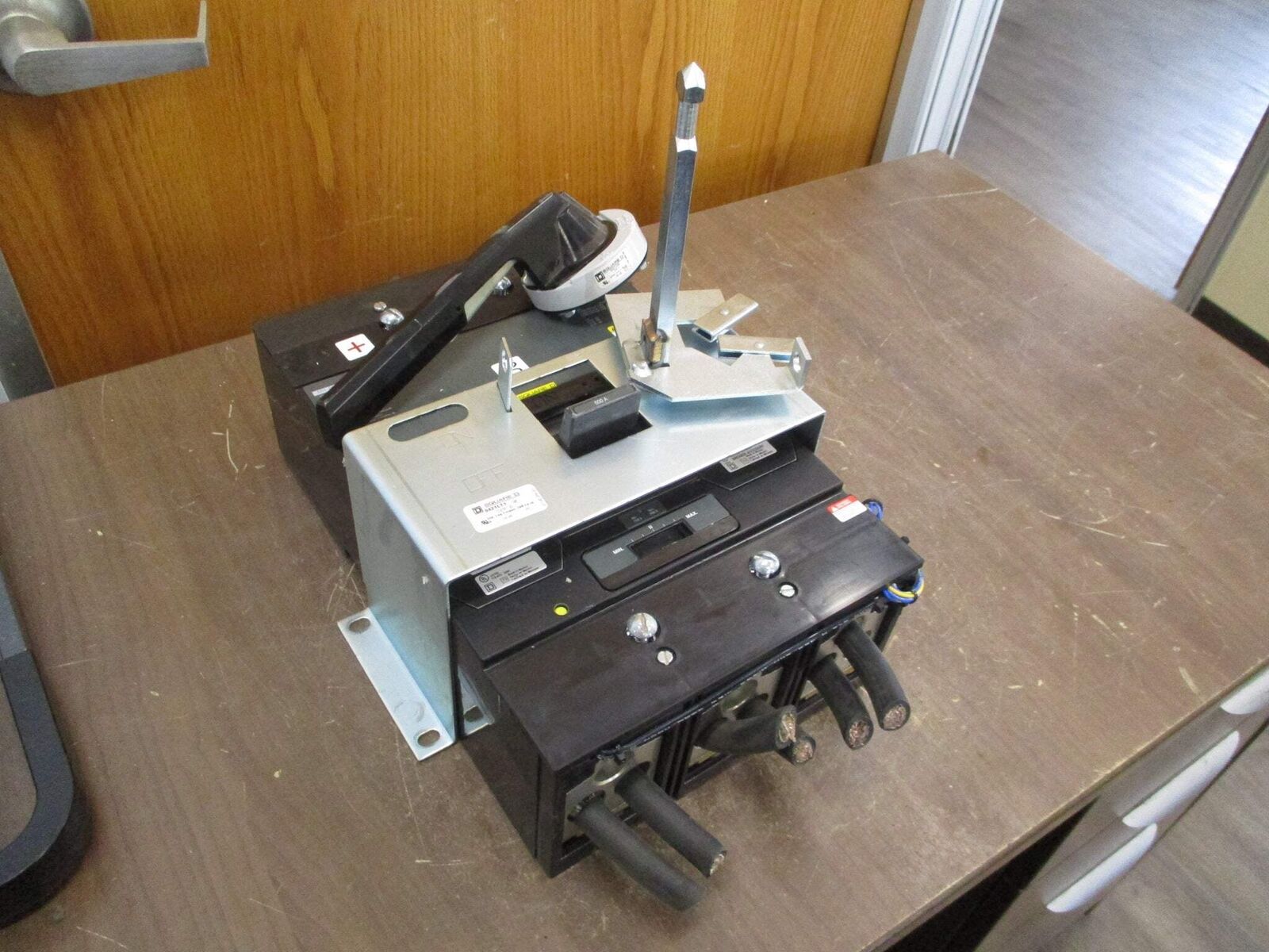 Square D DC Breaker Disconnect MHL3660033DC1426 600A 600VDC Used