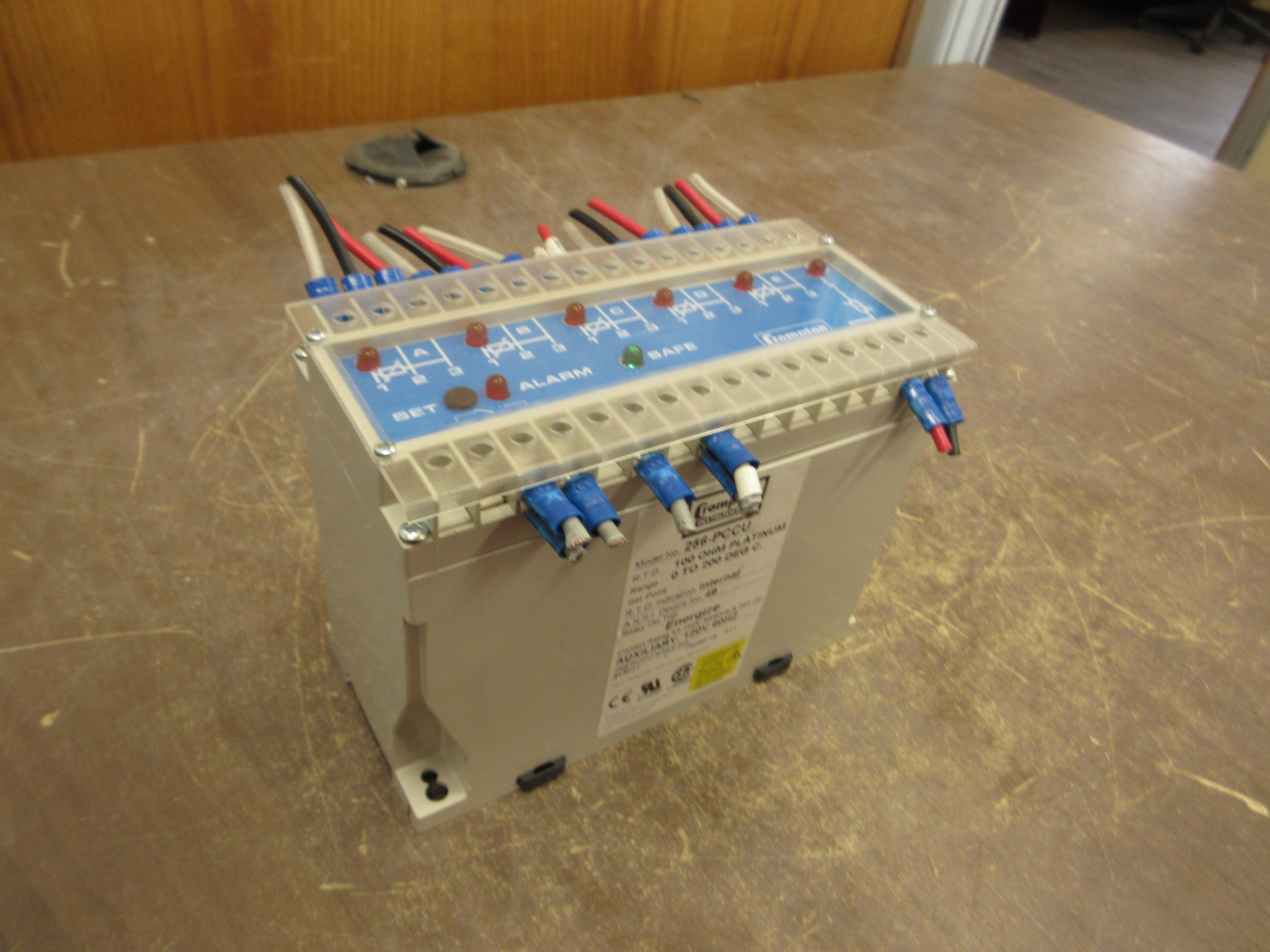 Crompton Temperature Relay 256-PCCU-R2BX-DG Range: 0-200 °C RTD: 100oh