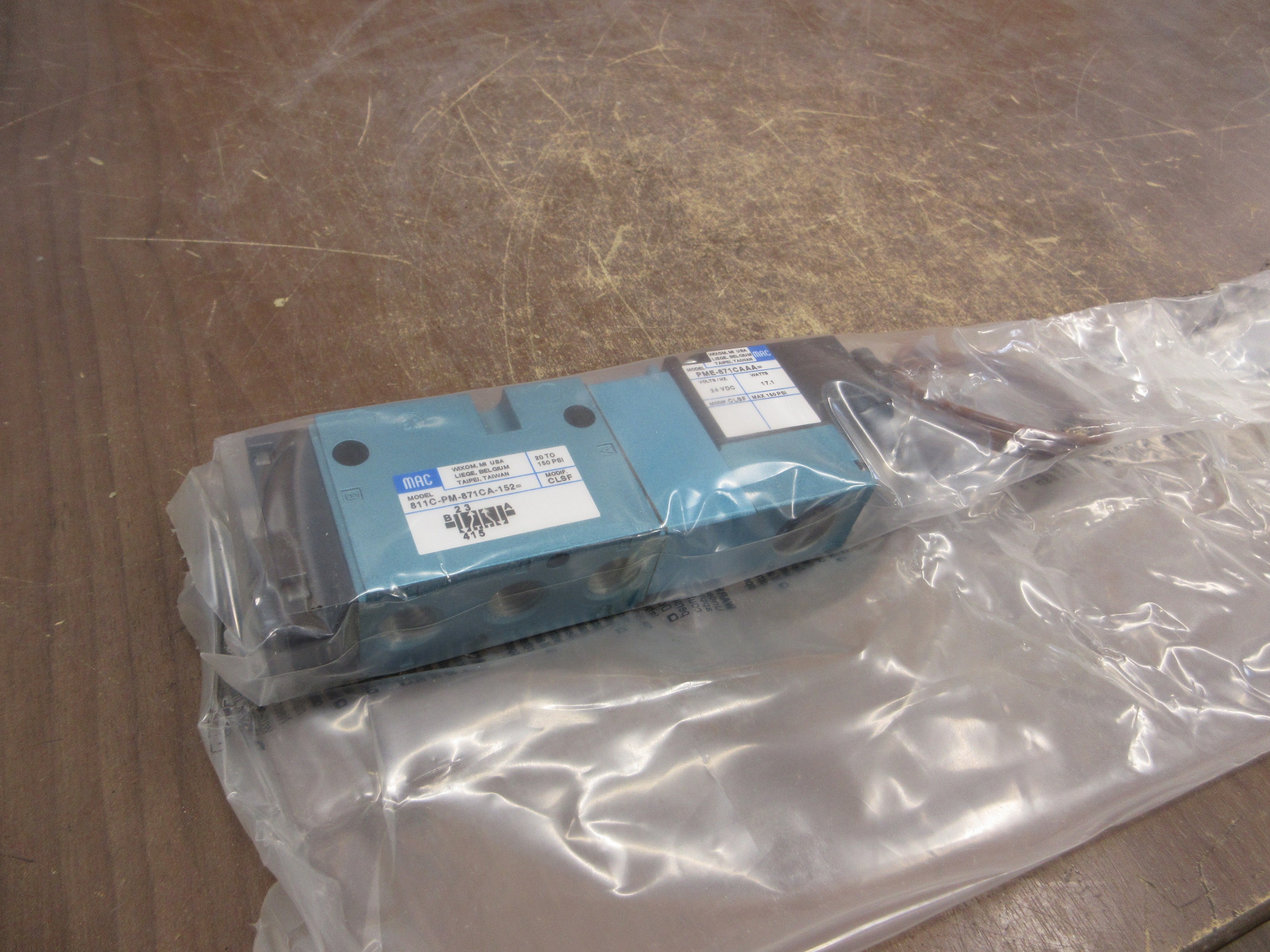 MAC Solenoid Valve 811C-PM-871CA-152 VAC-150 PSI New Surplus