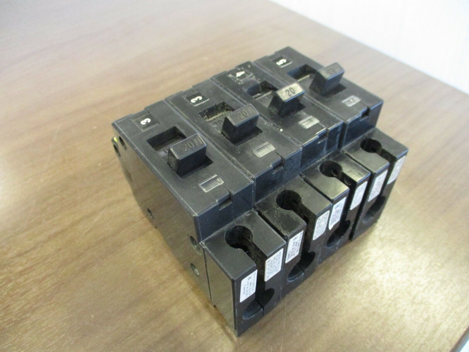 Square D Circuit Breaker EHB14020 20A 277V 1P *Lot of 4* Used