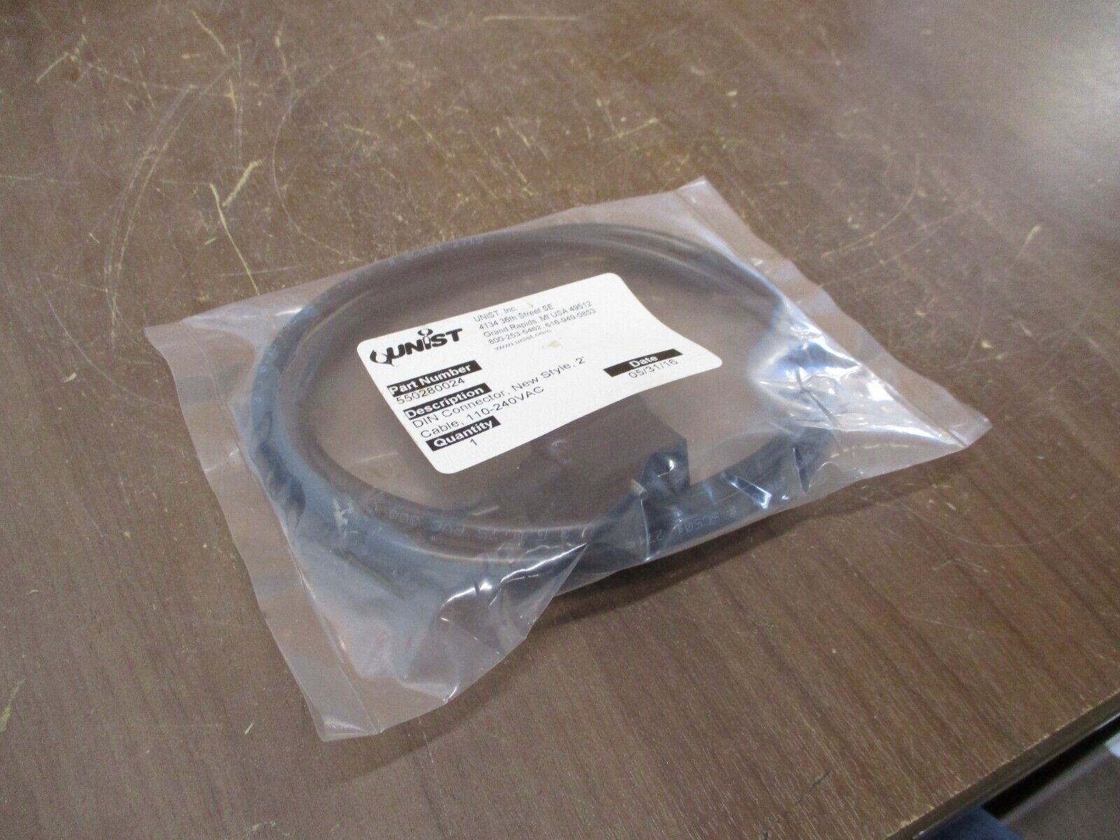 Unist DIN Connector 550280024 110-240VAC 2Ft Cable New Surplus