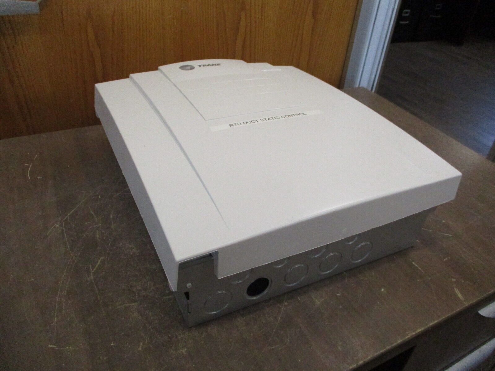 Trane Tracer Control Unit X13651559-01 Output: 24VAC *One Door Magnet*