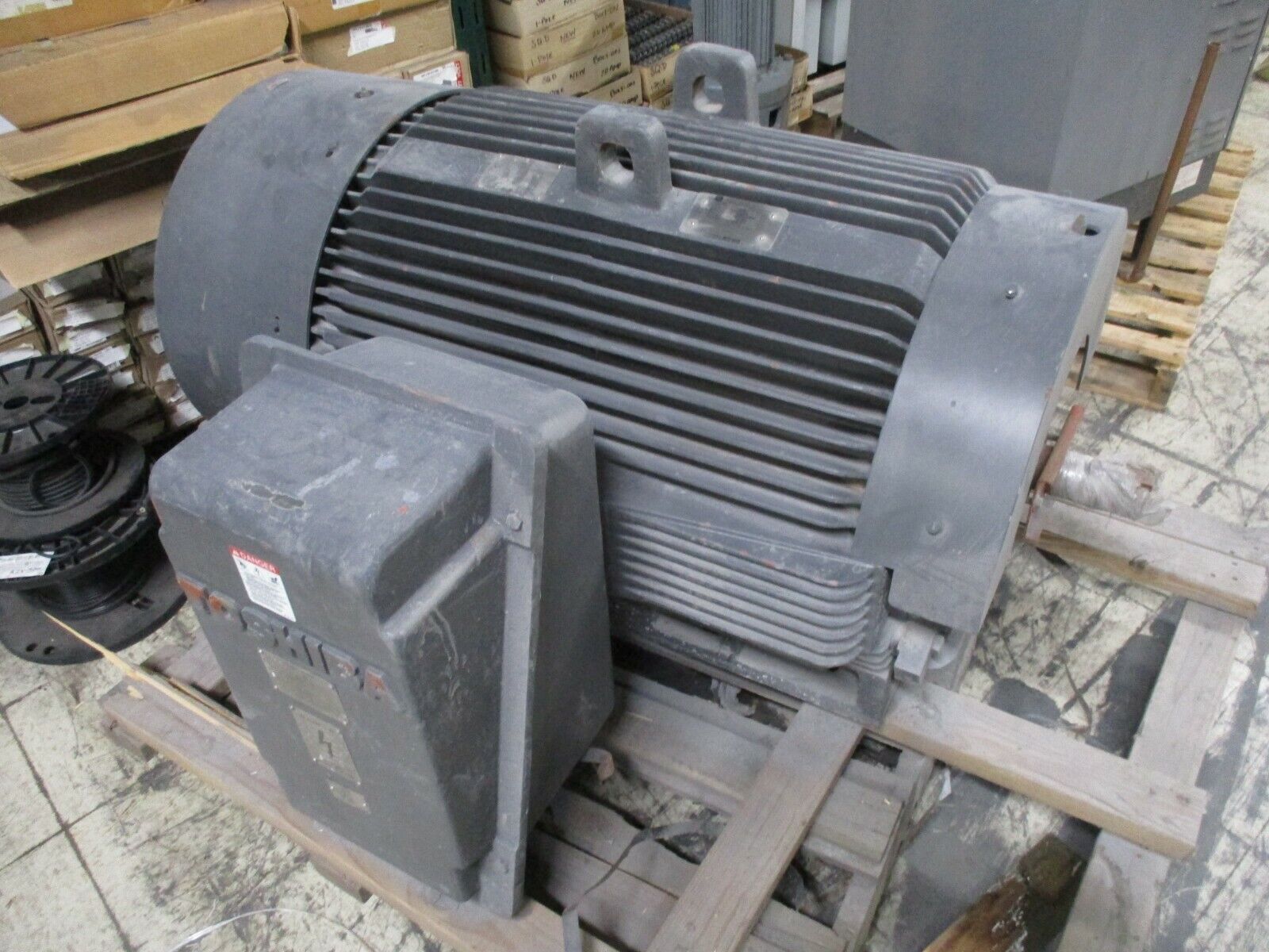 Toshiba AC Motor 2503FCAK11B-A 250HP 3600RPM 2300/4000V 57733A New Sur
