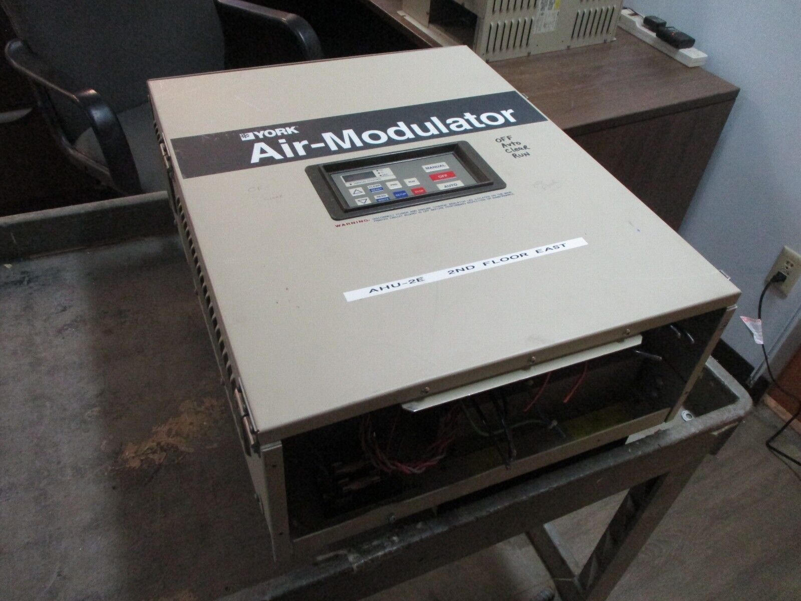York Air Modulator AMIV-20-46 22kVA 3Ph Input: 460V 30A 3P 50/60Hz Use