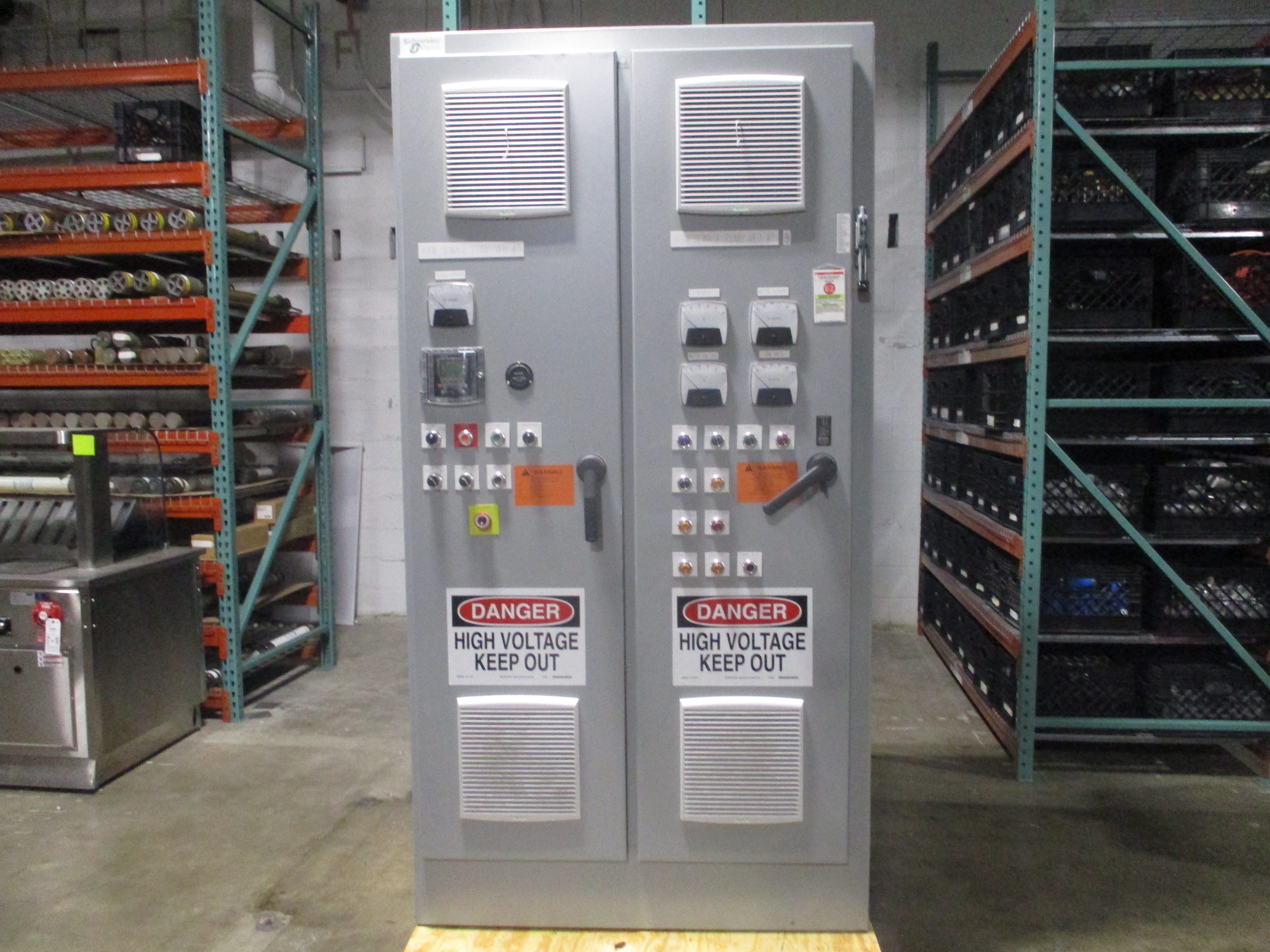 Square D / Schneider Electric Altivar 61 AC Drive With Breaker Disconn
